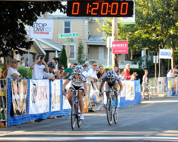 Tibco's Samantha Schneider wins 2010 Chris Thater Memorial Criterium - Velo