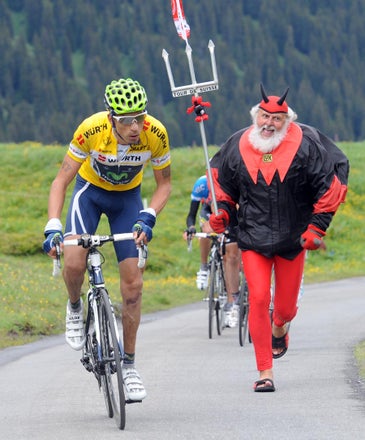 Mauricio Soler returns to Colombia to continue recovery from Tour de ...