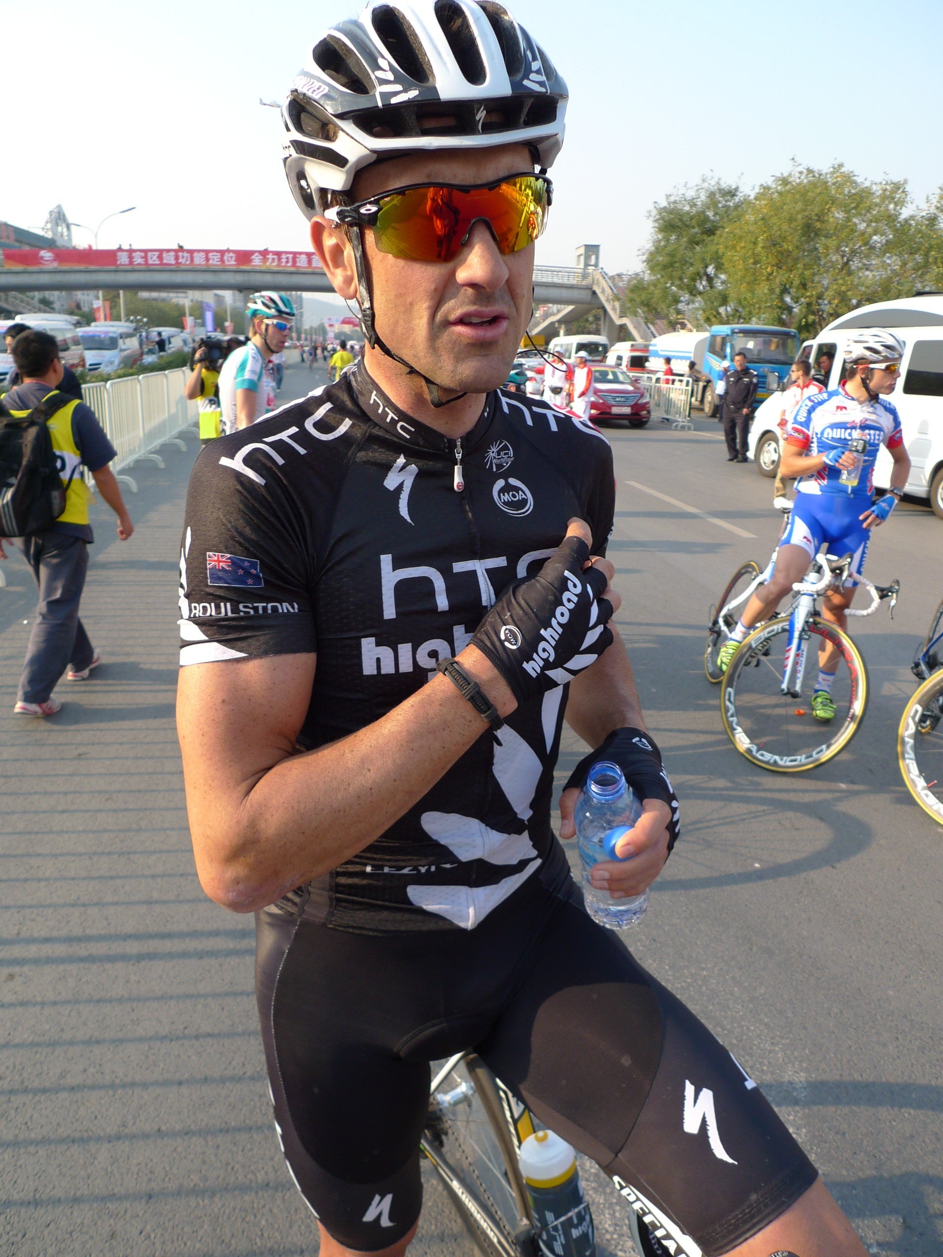 Roulston secures future; hoping to go out with High Road win with ...