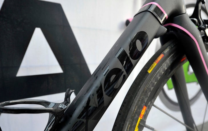 Pro Bike: Hesjedal's pink Cervelo R5CA - Velo