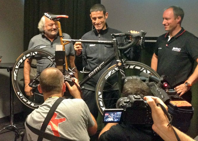 George Hincapie gets a special bike for his 'gentleman's round' in the ...