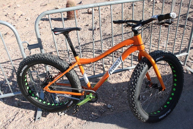 Interbike tech: 9:Zero:7 unveils Sliding Rear Dropout fat bike - Velo
