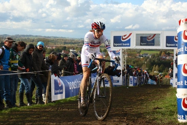 Helen Wyman holds off Nikki Harris in final sprint to take ...