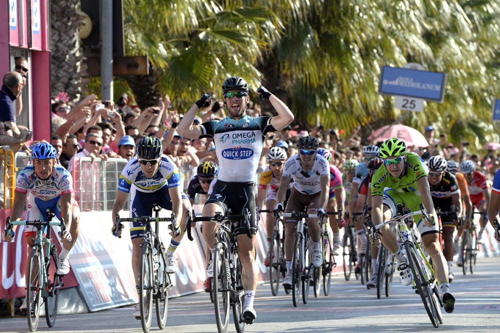 Cavendish wins stage 6 at the Giro in a sprint finish