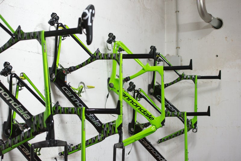 Technical FAQ: Pros' bike frames, knee pain, and high-speed shimmy - Velo