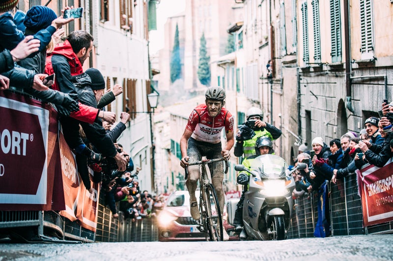 Photo Essay: Cold, rain, mud, and lots of passion at Strade Bianche - Velo