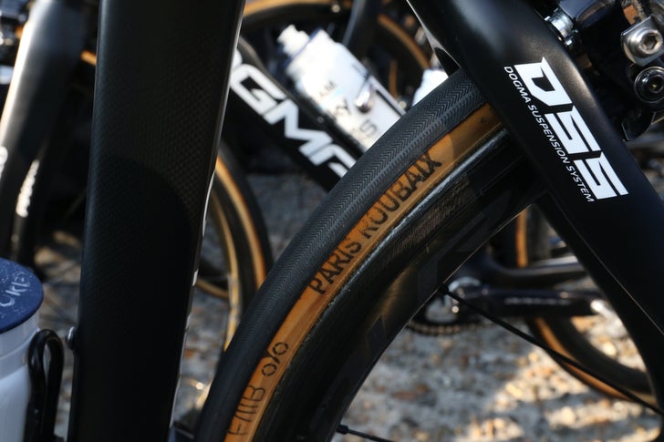 Roubaix tech gallery: Chain catchers, fat tires, and road bike ...