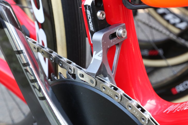Roubaix tech gallery: Chain catchers, fat tires, and road bike ...