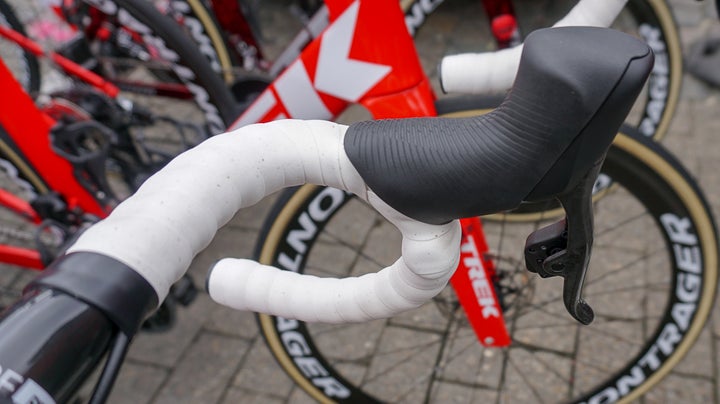 Cobbles tech: Di2 sprint shifters on eTap AXS - Velo