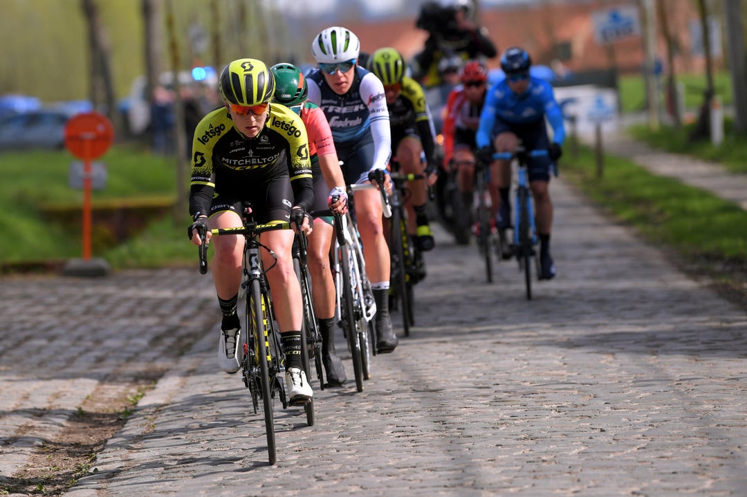 Women's peloton embraces cobblestone calendar - Velo