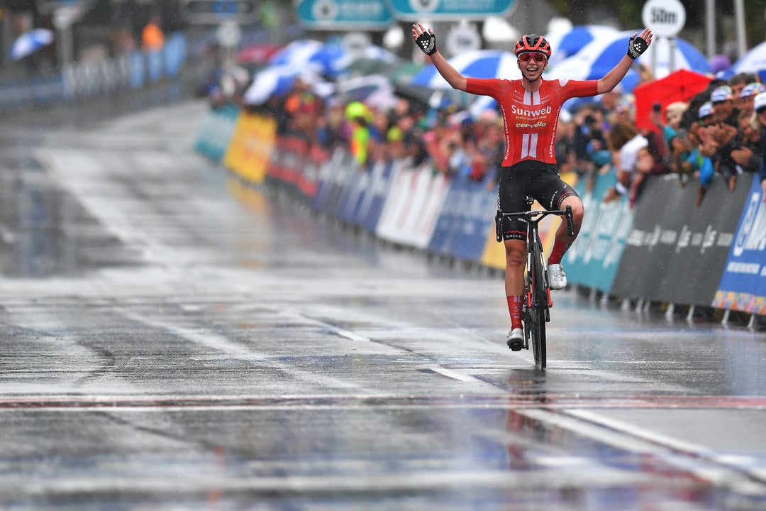 Lippert outlasts bunch to snag wet and wild Great Ocean Road Race - Velo