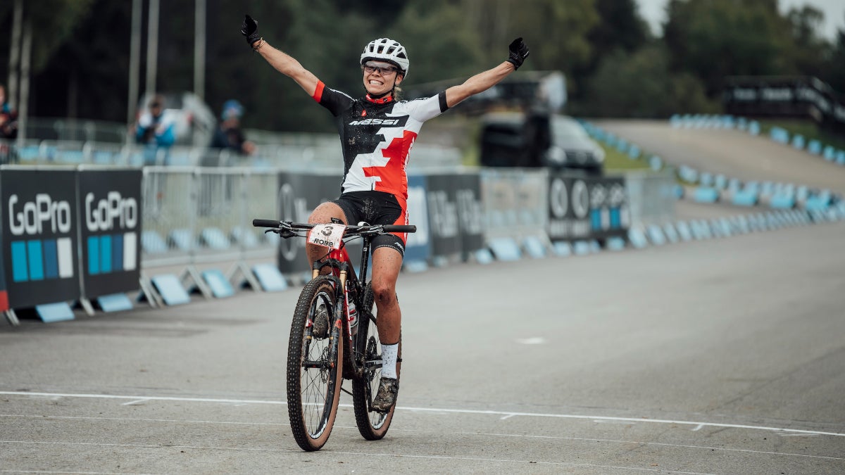 Meet Loana Lecomte, 2020's breakout mountain biker of the year - Velo