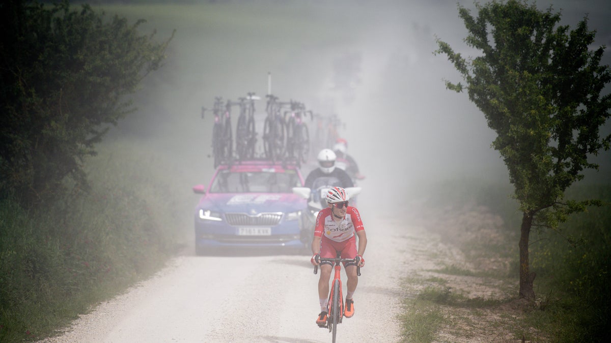 Giro d'Italia Gallery — Bernal crushes strade bianche stage while ...