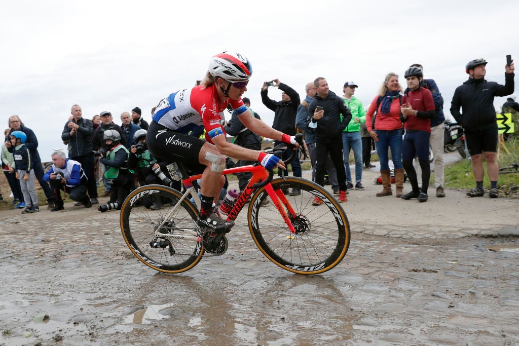 Amy Pieters 'is now stable' after crash and surgery, says Dutch coach - Velo