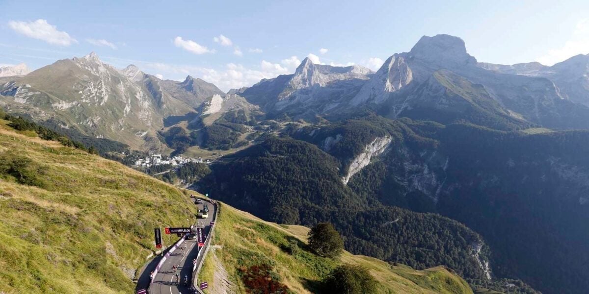 La Vuelta Climbs the Col d'Aubisque - Velo