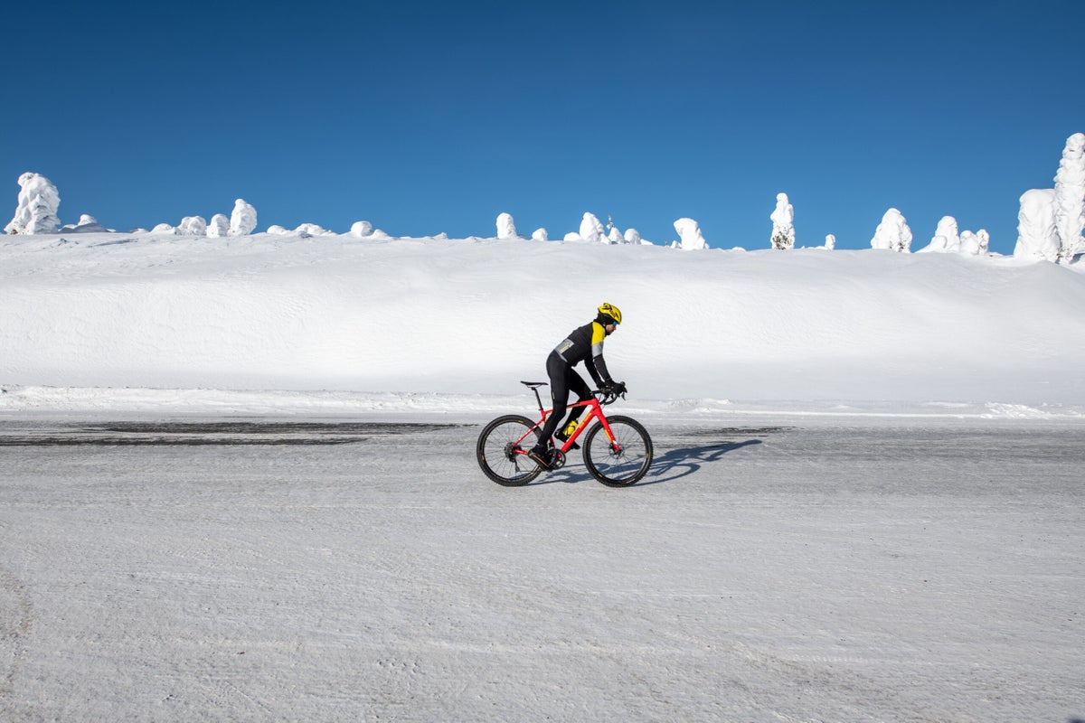 Ultra-cyclist Omar di Felice begins his winter Arctic World Tour - Velo