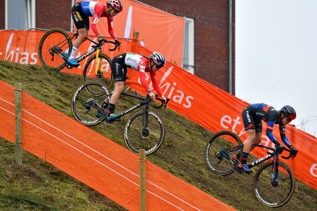 Want to see inside an elite 'cross race? Follow it with a drone - Velo