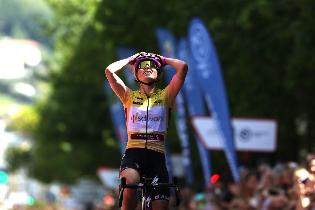 Itzulia Women: Demi Vollering wins stage 3 and overall - Velo