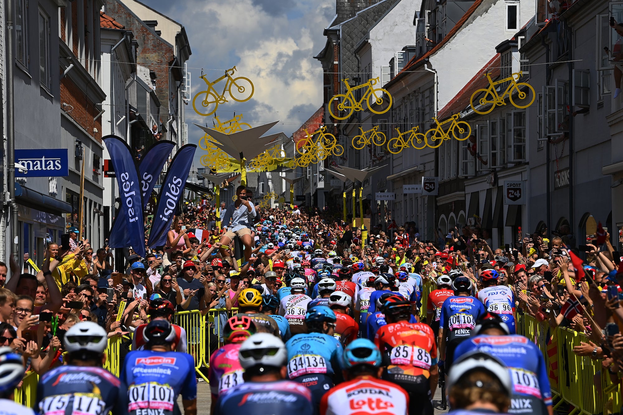 Who's moving? Major teams reshuffling deck in very active 2023 rider ...