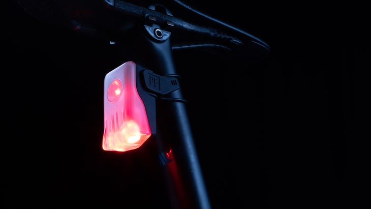 Project Flock, a rear light that illuminates you - Velo