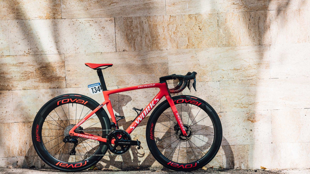 Remco Evenepoel's red Specialized S-Works Tarmac for the Vuelta a ...