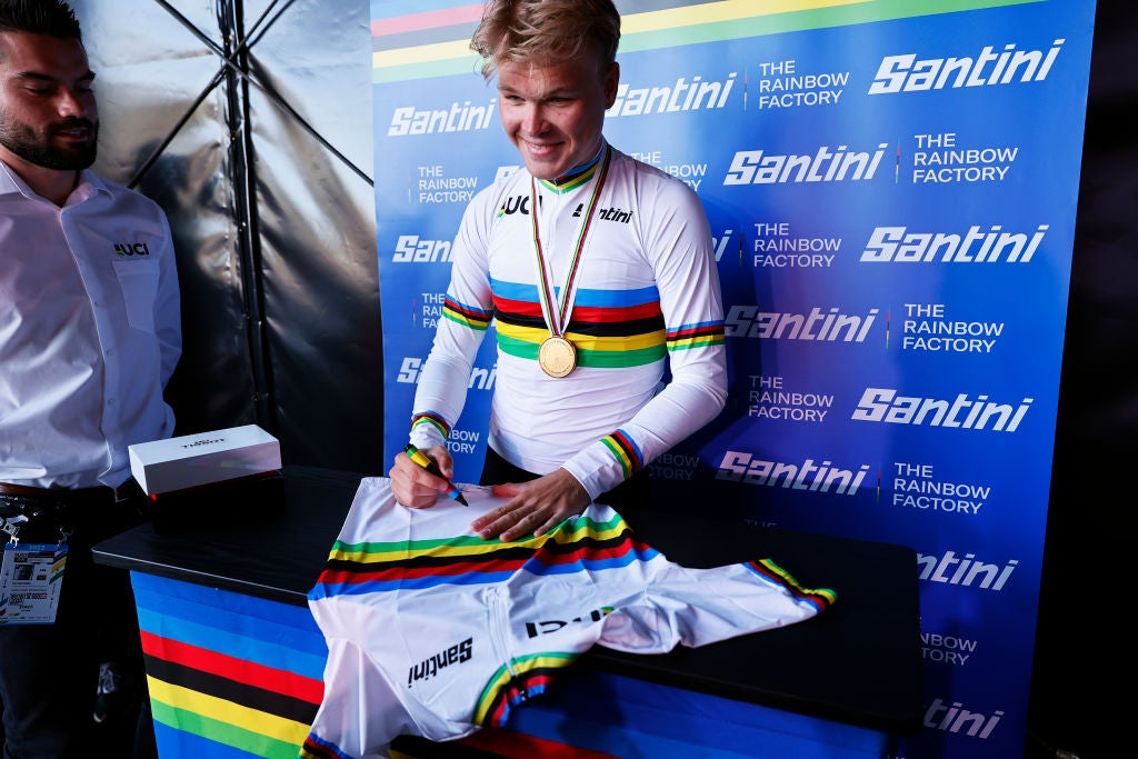 Tobias Foss delivers underdog TT gold at Road World Championships: 'It ...