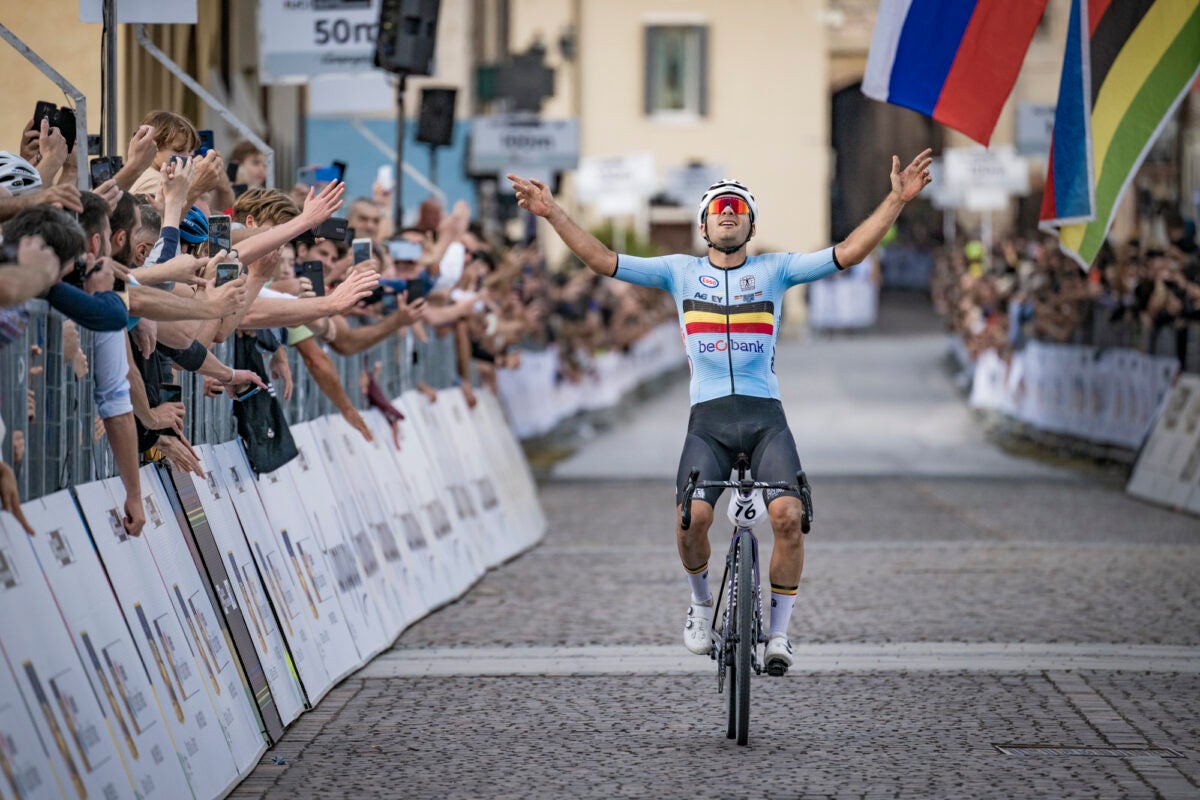 Gianni Vermeersch drops Daniel Oss to win inaugural UCI gravel world ...