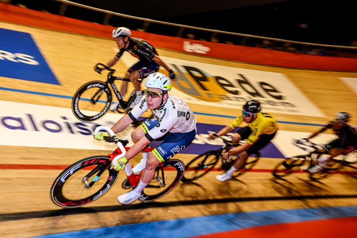 Stijn Steels escapes serious injury in horrific Ghent Six Day wipeout ...