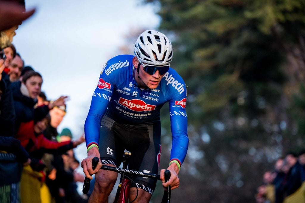 Mathieu van der Poel, Puck Pieterse boss World Cup Besançon - Velo