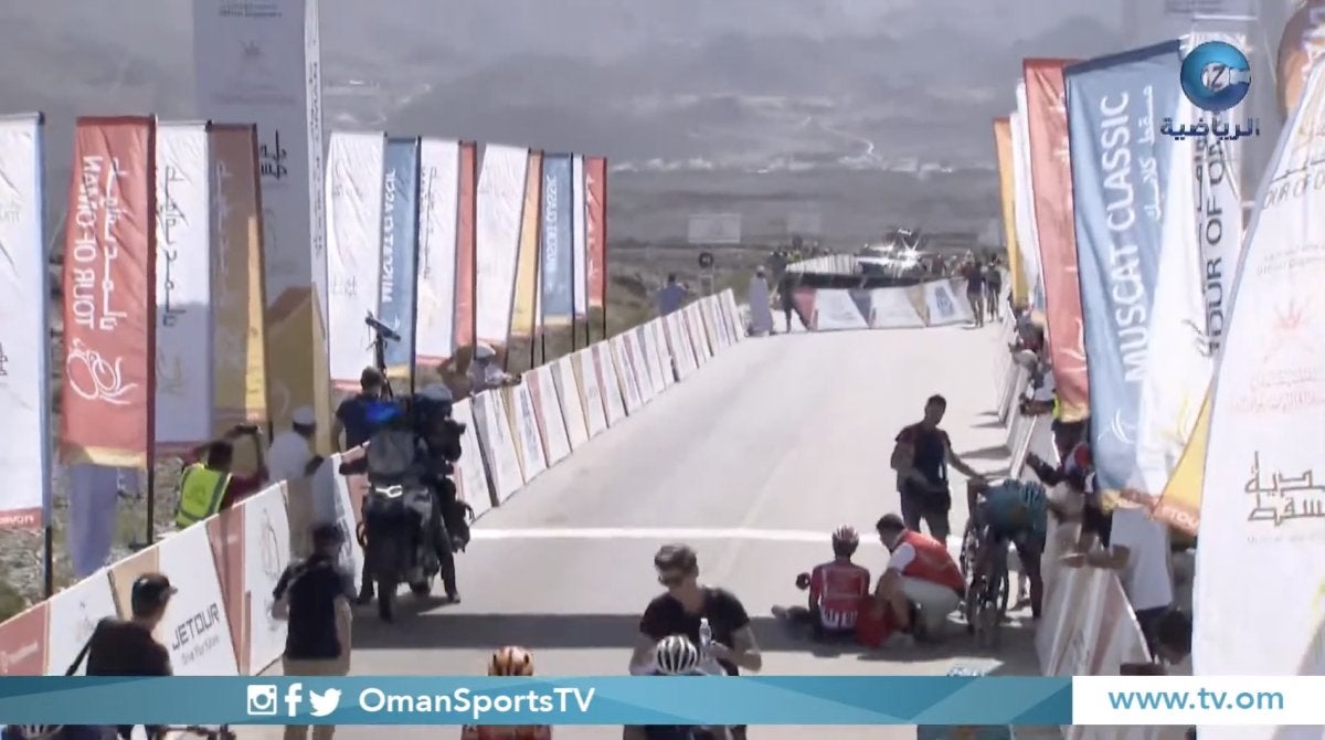Helicopter pilot kicked out of Tour of Oman after buzzing barriers - Velo
