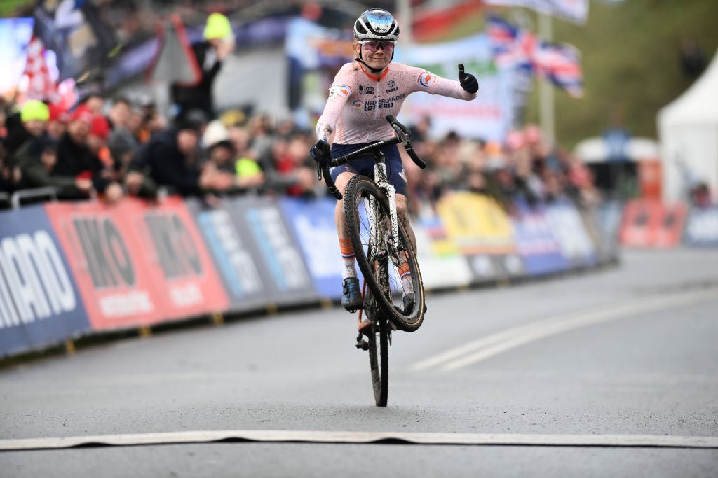Puck Pieterse too fast for her own good at cyclocross worlds - Velo