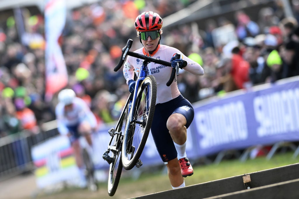 Shirin van Anrooij crushes U23 cyclocross world championships in 21st ...