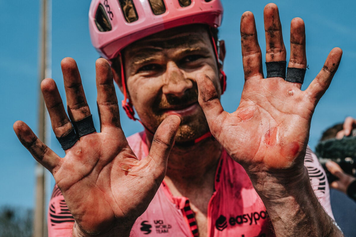 Broken bikes and bruised bodies cannot shake love-hate allure of Paris ...