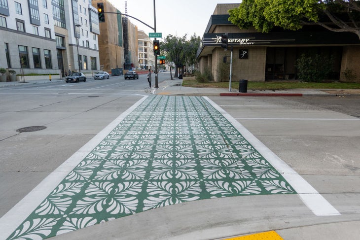 Street art can cut crashes involving pedestrians by half – Urbanist ...