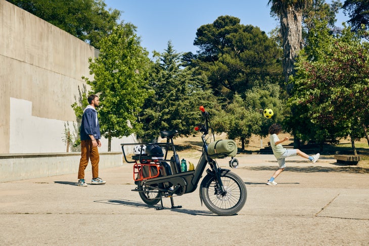 Cannondale Cargowagen Neo is a small cargo bike that carries a massive ...