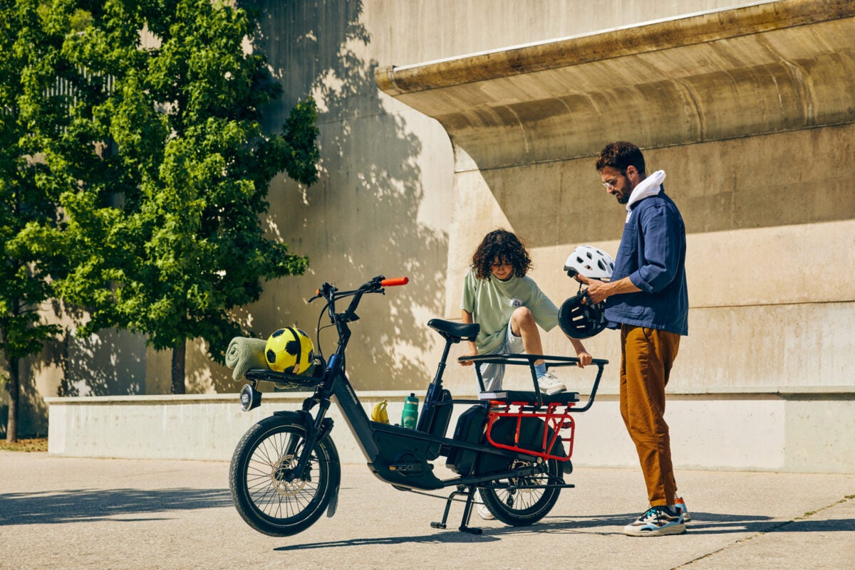 Cannondale Cargowagen Neo is a small cargo bike that carries a massive ...