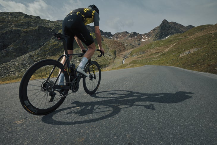 The Lotus Type 136 E-Road Bike Brings Olympic Gold Medal-Winning Design ...