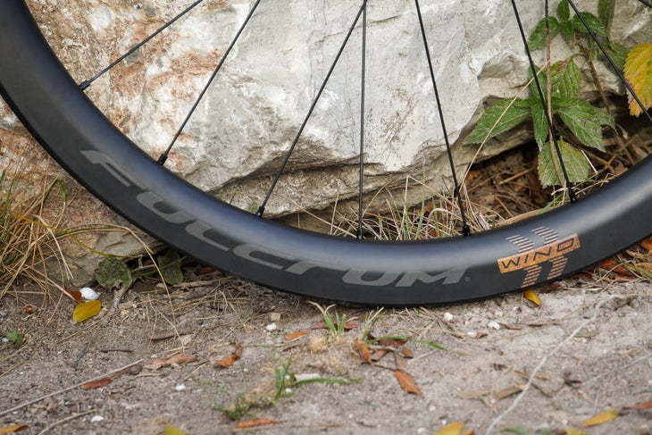 Fulcrum Wind 42 Wheelset Review: Hooked Rim Smoothness - Velo