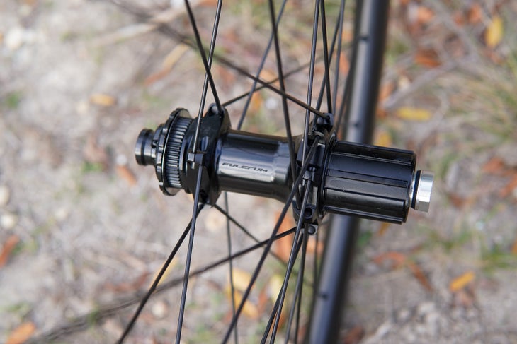 Fulcrum Wind 42 Wheelset Review: Hooked Rim Smoothness - Velo