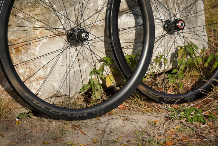 Fulcrum Wind 42 Wheelset Review: Hooked Rim Smoothness - Velo