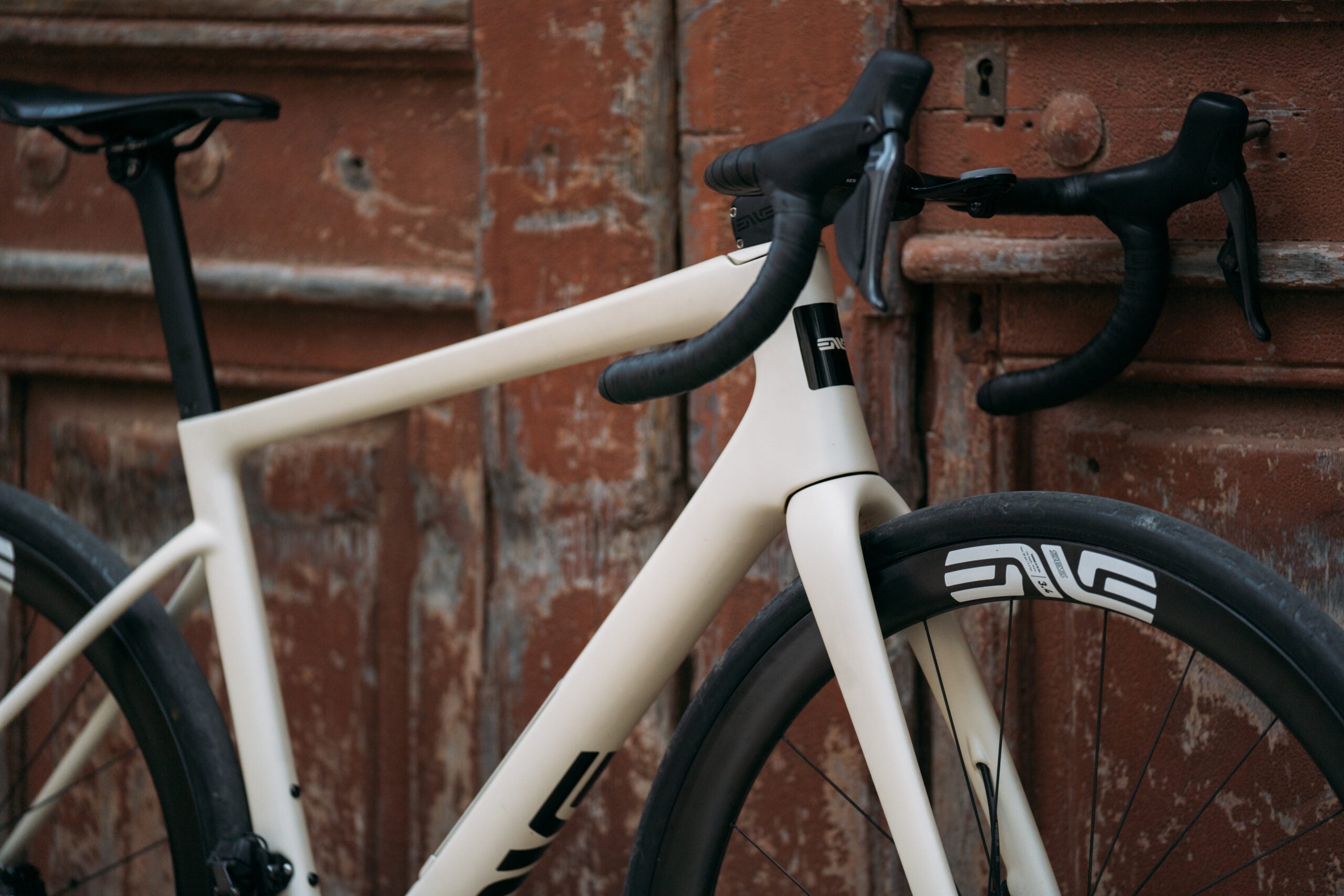 The Enve Fray Brings Road Bike Geo with 40 mm Tire Clearances - Velo