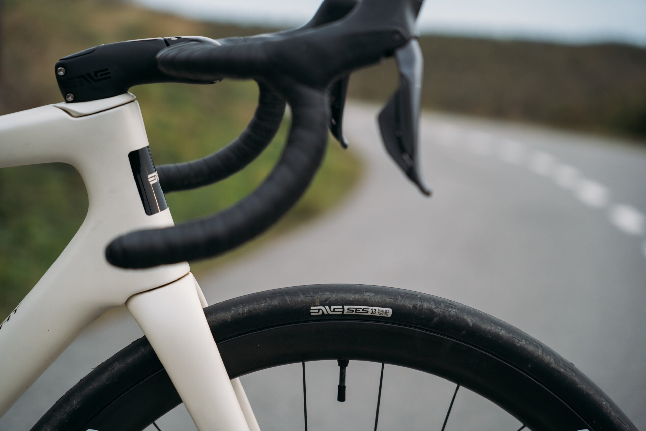 The Enve Fray Brings Road Bike Geo with 40 mm Tire Clearances - Velo