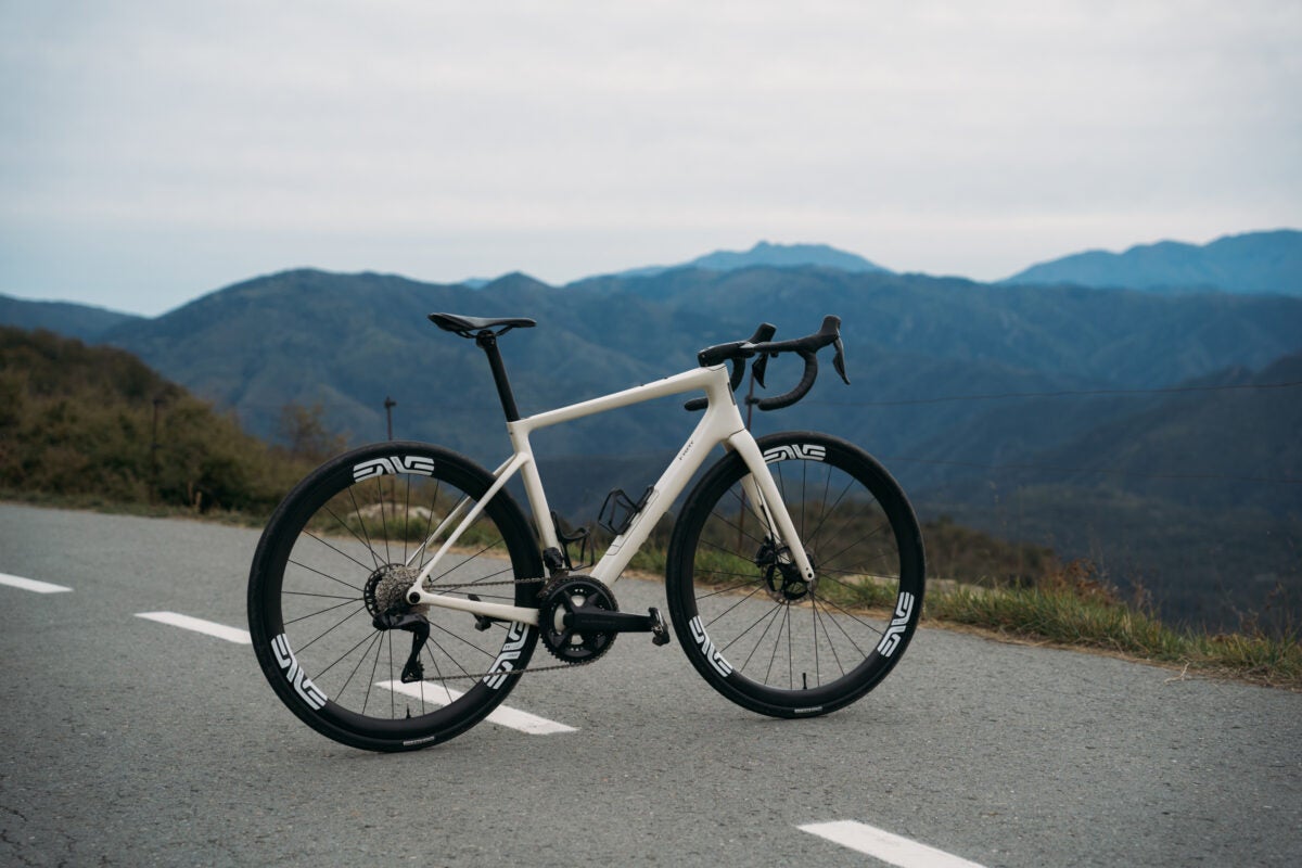The Enve Fray Brings Road Bike Geo with 40 mm Tire Clearances - Velo