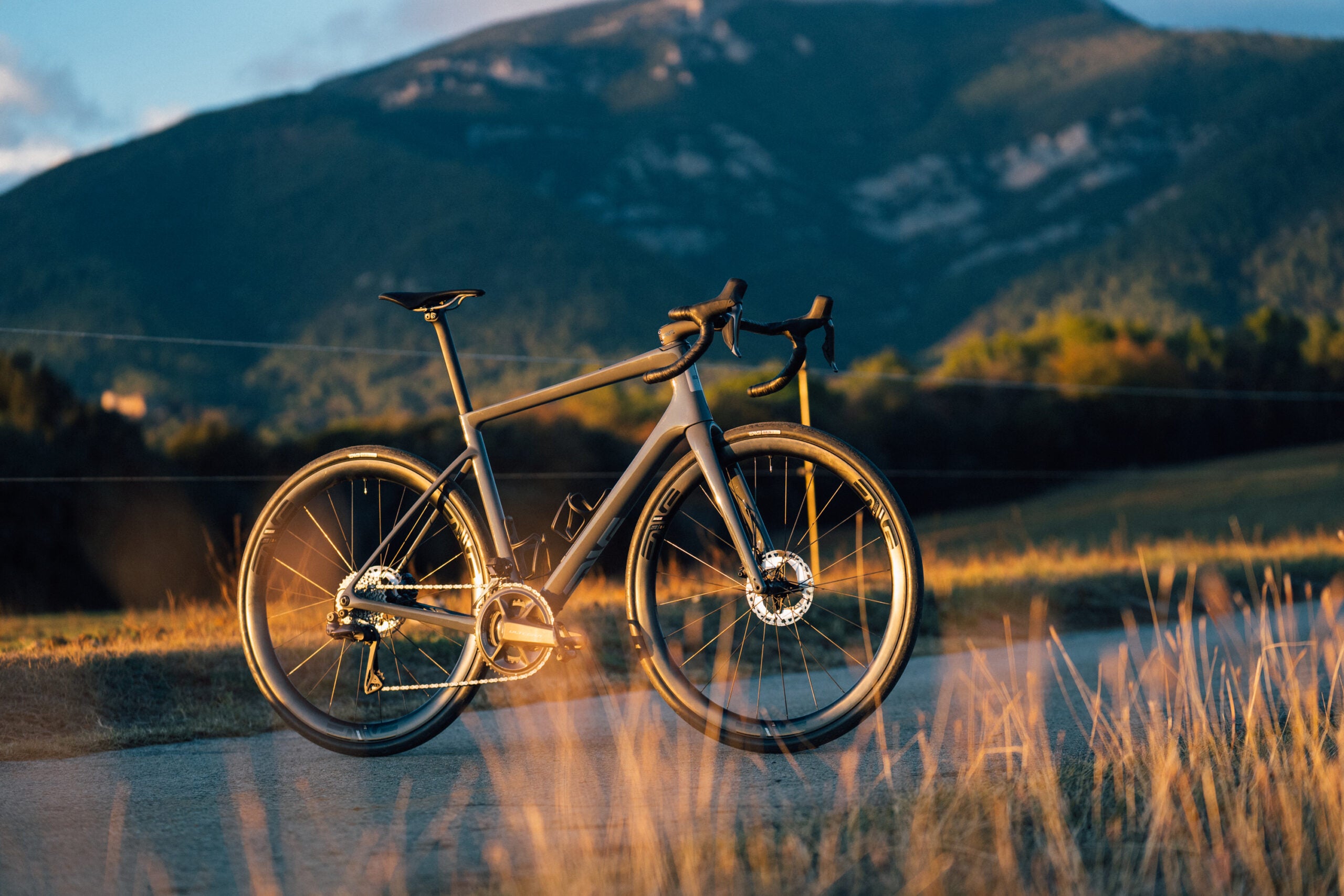 The Enve Fray Brings Road Bike Geo with 40 mm Tire Clearances - Velo