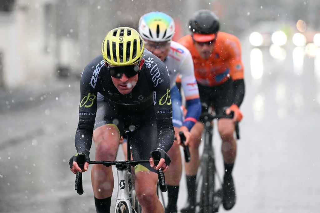 How to Dress for Cold, Wet Weather on the Bike