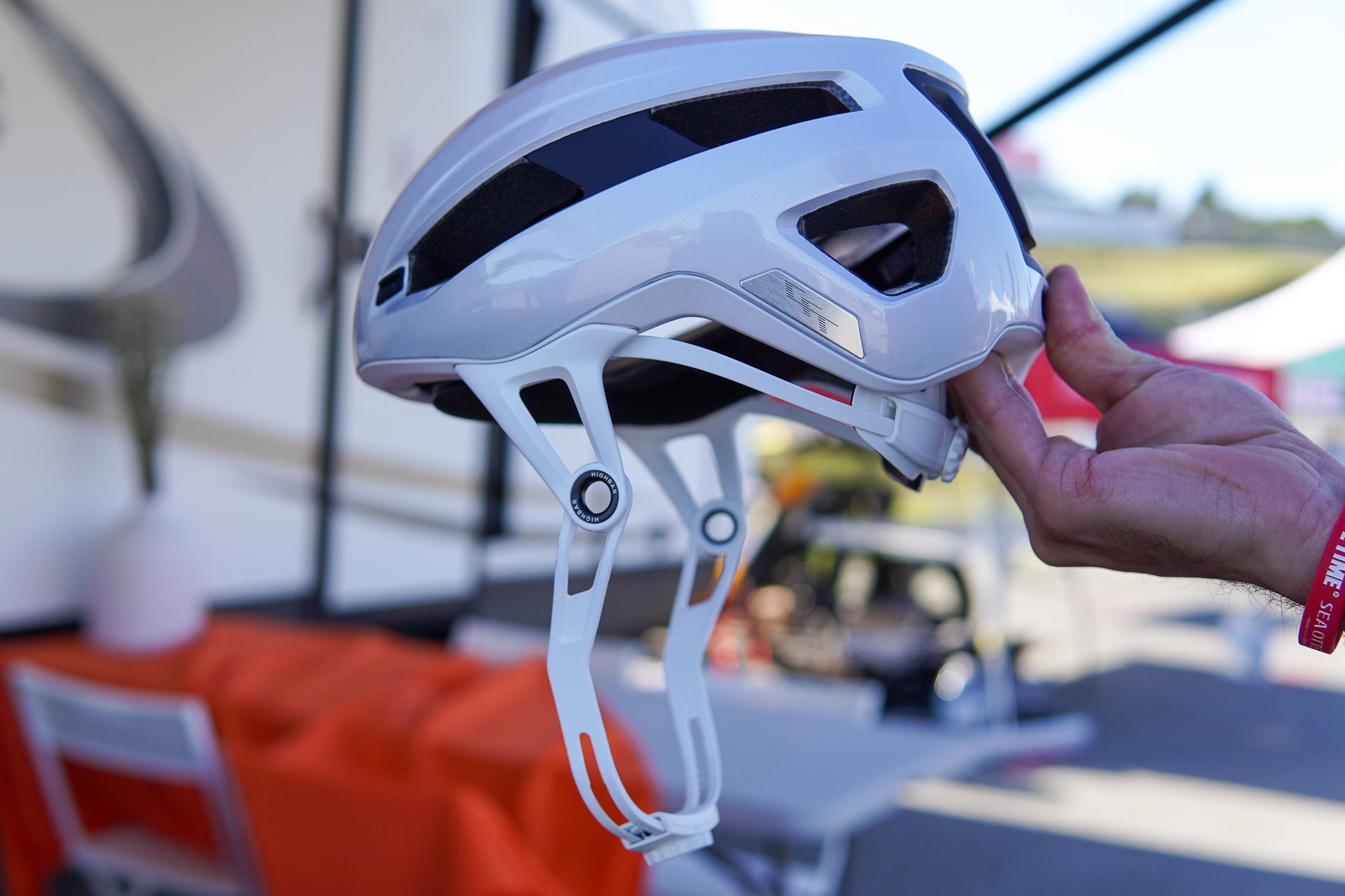 Highbar's New Helmet Mono-Strap Is Unlike Anything We've Tried - Velo