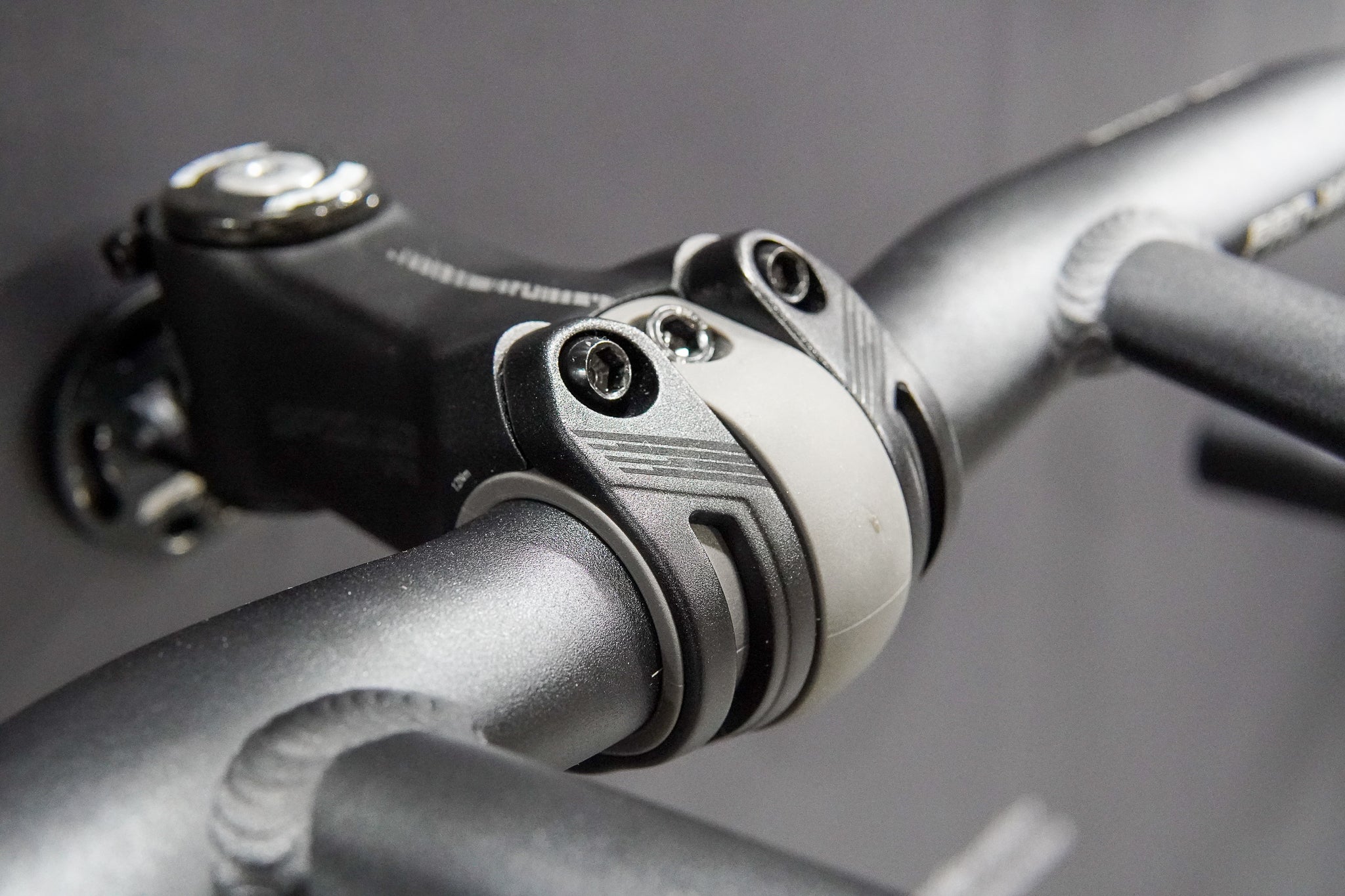 New FSA Pro Wing AGX Gravel Handlebars Add Hand Positions! - Velo