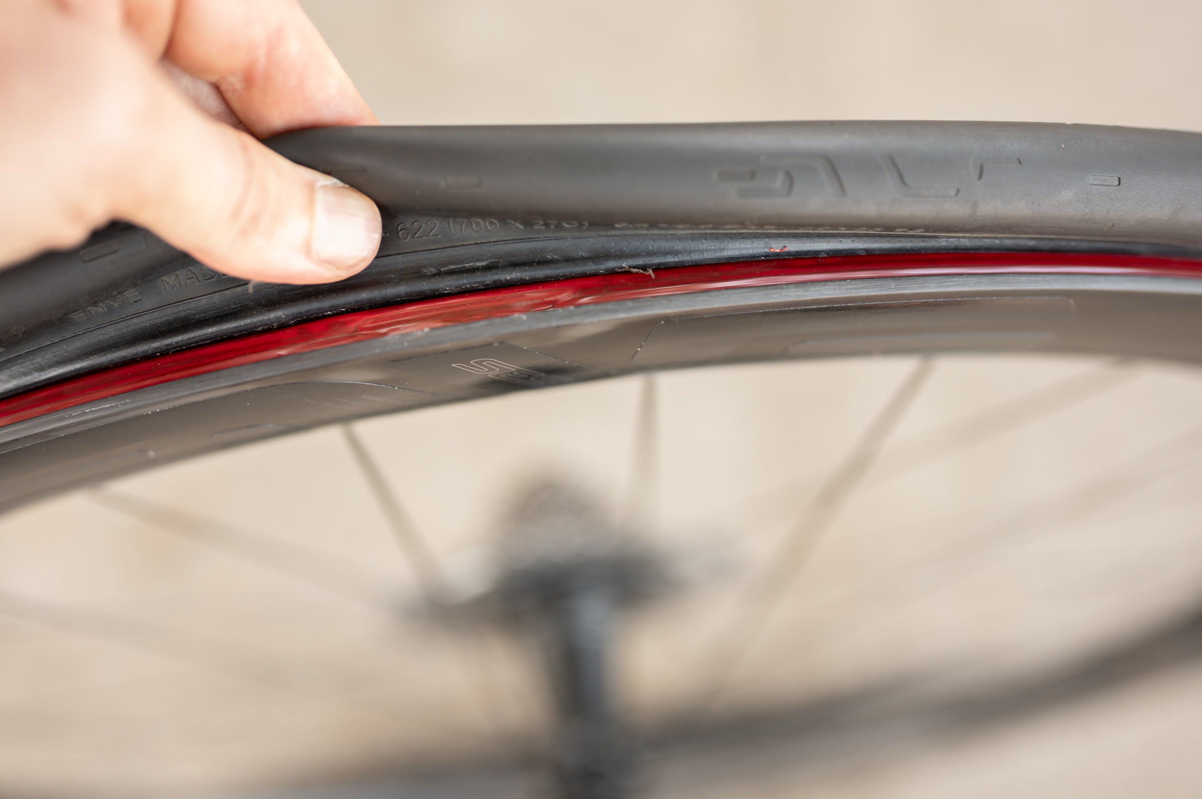 Here's The Right Way to Set Up Tubeless Road Tires - Velo