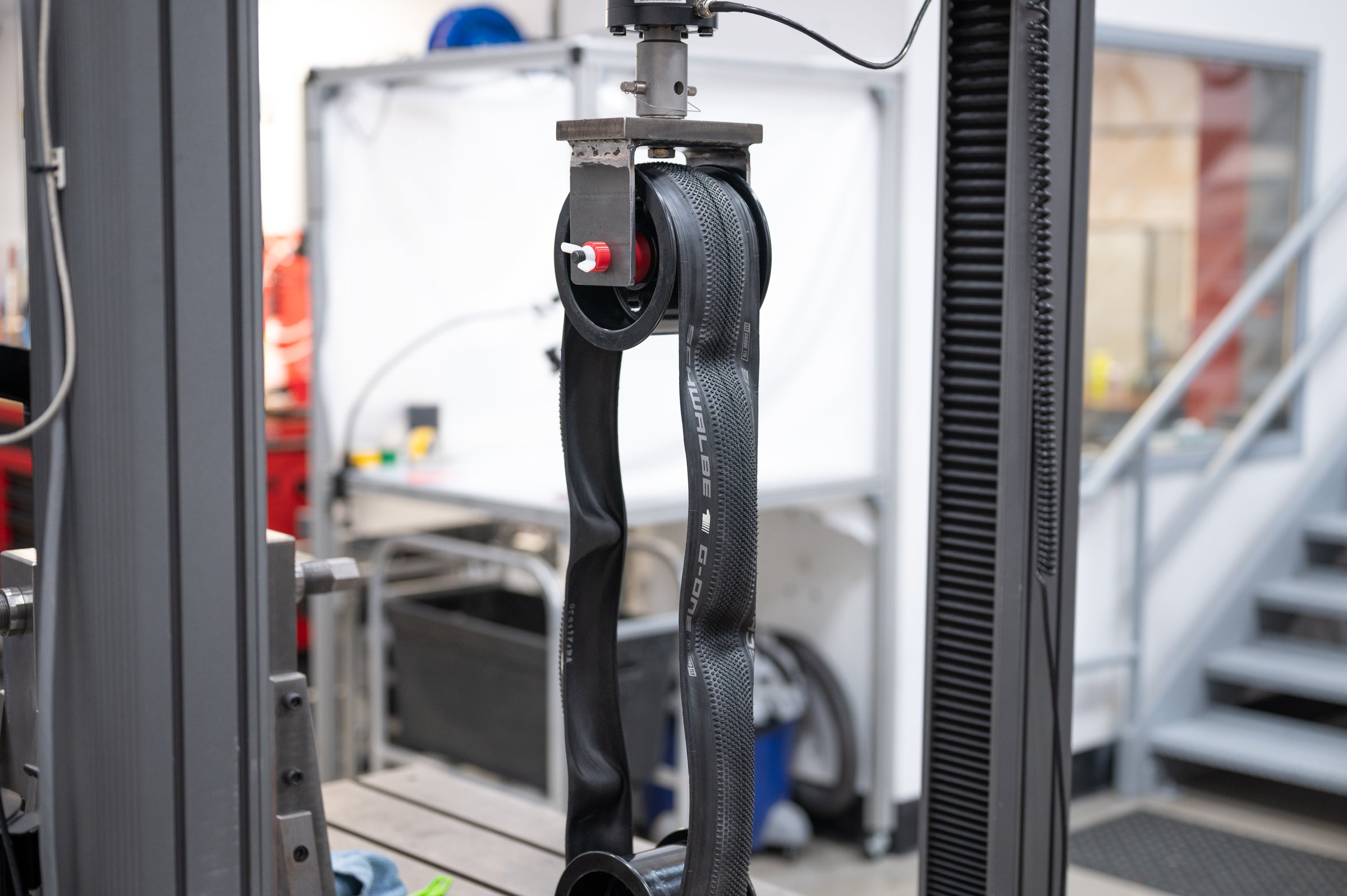 No Really, the Point of a Hookless Wheel Is Safety - Velo