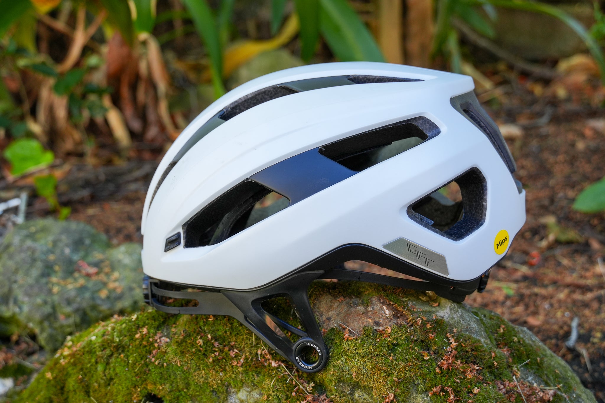 Review: The Canyon Disruptr CFR Helmet Isn’t the Revolution I Hoped for ...
